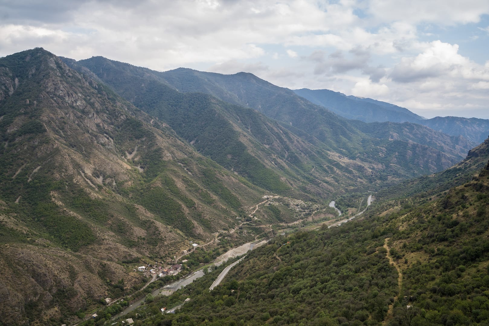 Les Gorges de la Debed - frenchbaroudeur